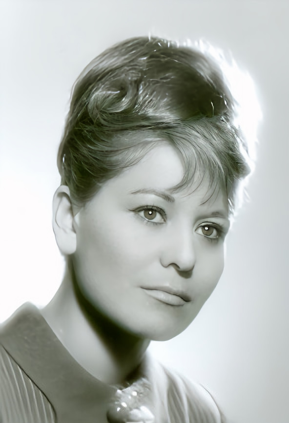 Pari Mansouri: Renowned Teacher And Literary Figure